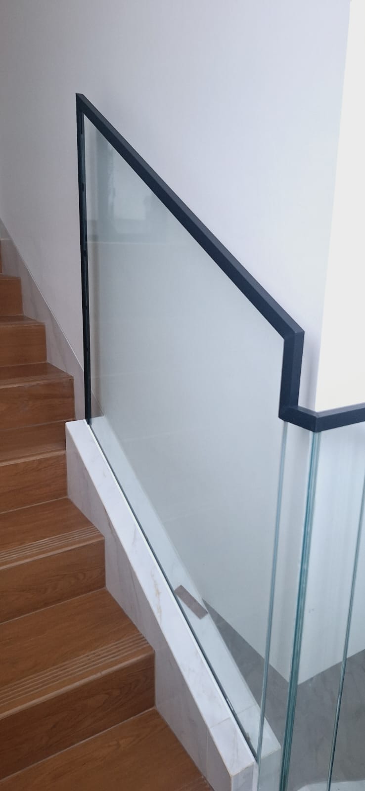 Railing Tangga Kaca Bali: Solusi Modern & Elegan untuk Hunian dan Villa ...